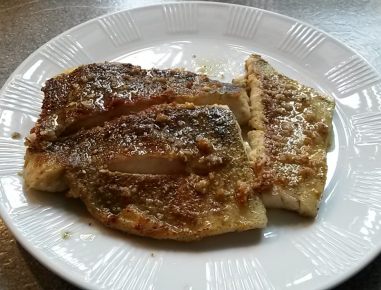 Gebratener Zander mit Knoblauchbutter - Rezept - ichkoche.at