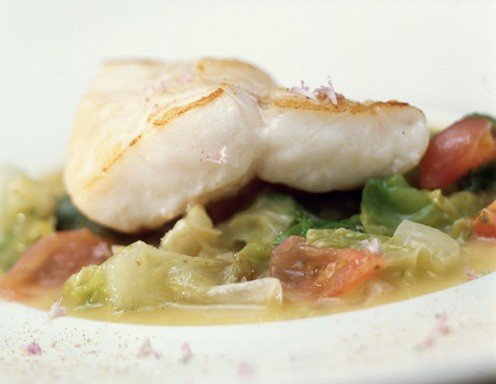 Filet vom St. Petersfisch auf braissiertem Kochsalat und Paradeisessig ...