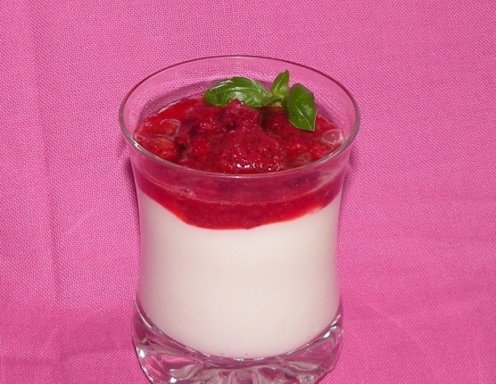Milchcreme mit Erdbeertopping Rezept - ichkoche.at
