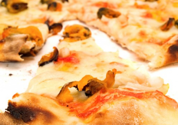 Pizza al pescatore (Pizza nach Fischerart) Rezept - ichkoche