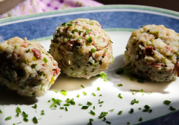 Tiroler Speckknödel Rezept - ichkoche.at