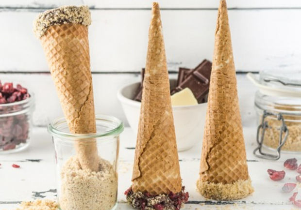 Nuss-Stanitzel mit Cranberries Rezept - ichkoche.at