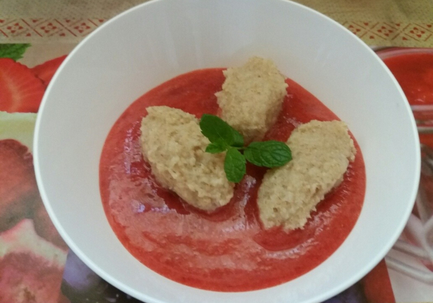 Süße Grießnocken auf Erdbeermus - Rezept - ichkoche.at