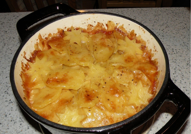 Erdäpfel-Petersilwurzel-Gratin Rezept - ichkoche.at
