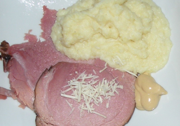 Geselchtes mit Erdäpfel-Pastinakenpüree und Kren Rezept - ichkoche.at