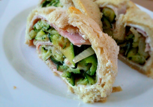 Zucchini-Toast-Roulade Rezept - ichkoche.at
