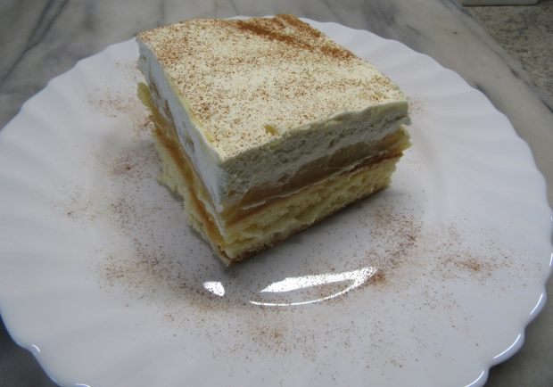 Flaumige Apfel-Obers-Schnitten Rezept - ichkoche