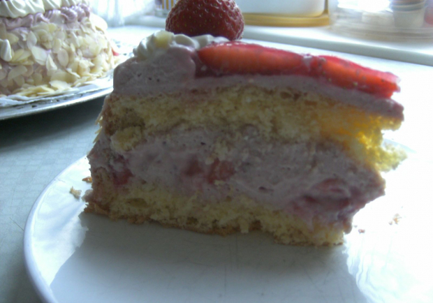 Rosa Erdbeer-Topfentorte Rezept - ichkoche.at