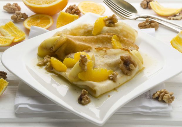 Flambierte Crêpes mit Rumäpfeln und Walnüssen Rezept - ichkoche.at